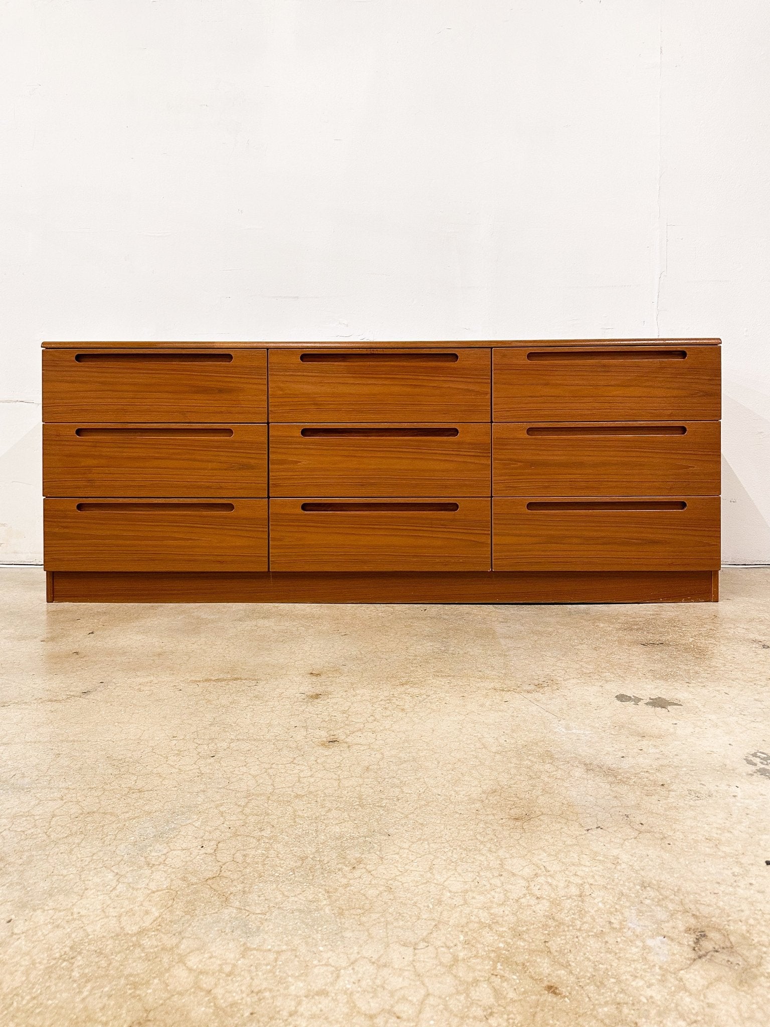Danish Modern Nine-Drawer Dresser – Rehaus